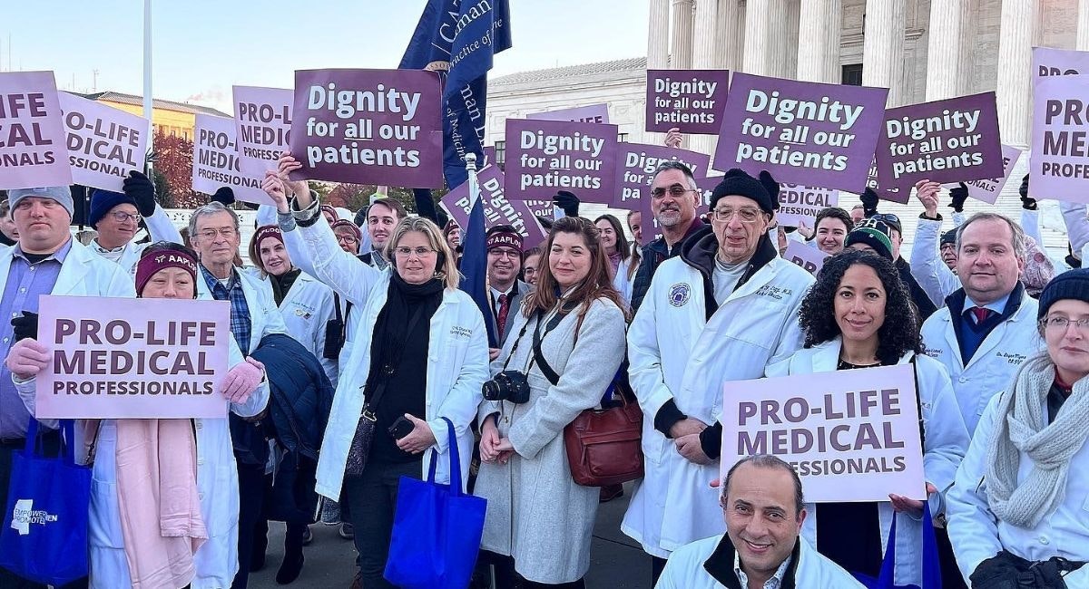 AP photo labels pro-life doctors as ‘anti-abortion protesters wearing ...