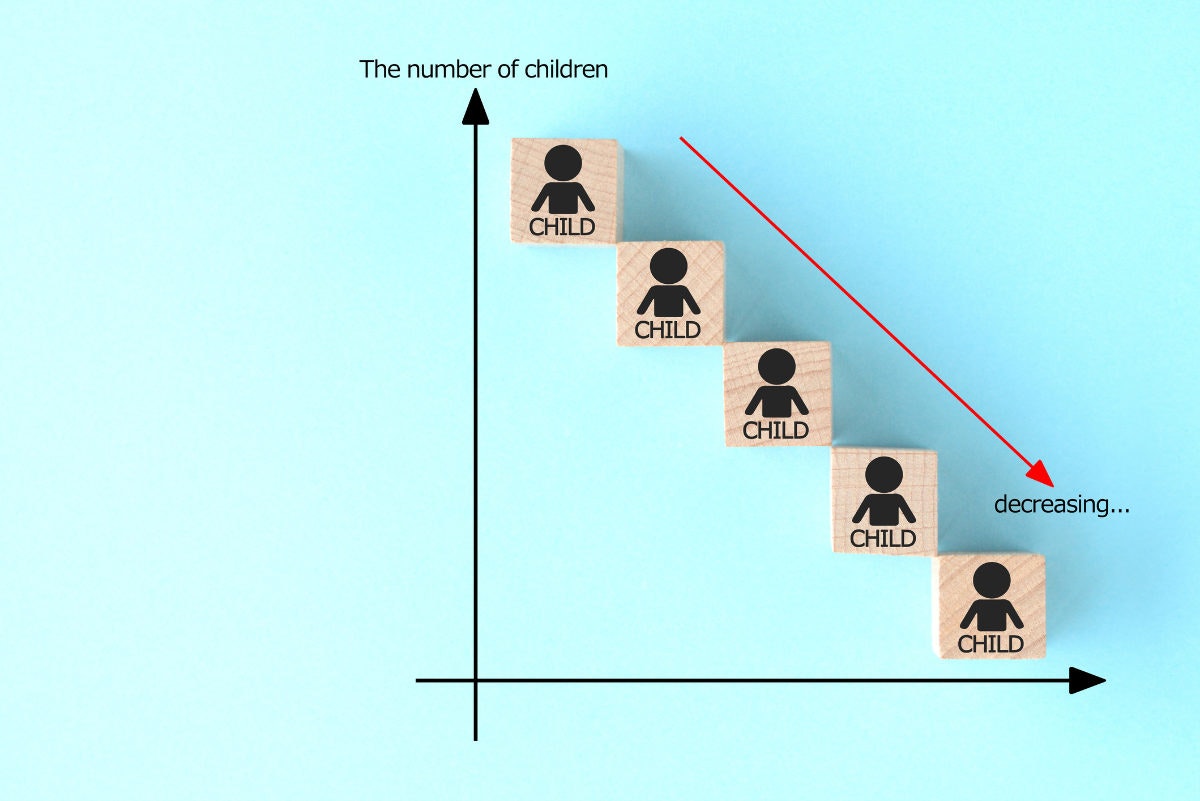 Ireland fertility rate continues to decline as number of deaths rises ...
